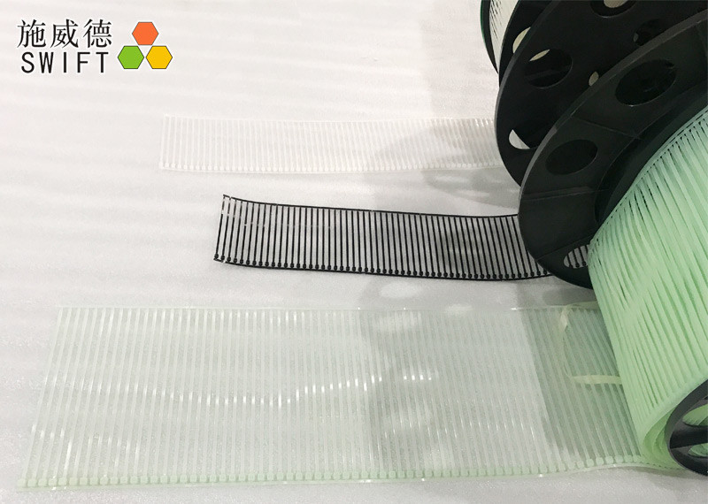 UV Black Strip Cable Ties 31lb Tensile Strength With Small Threading Force